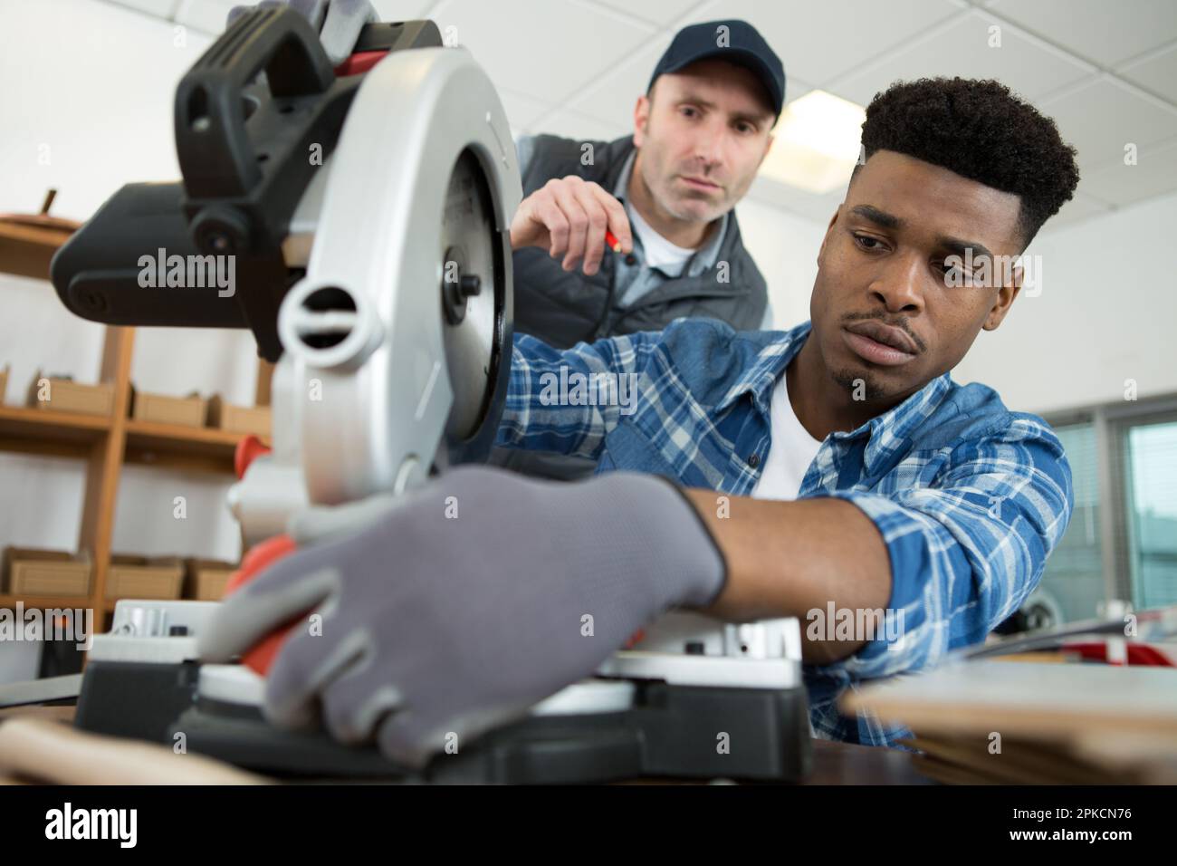 apprentice carpenter using circular saw under supervision Stock Photo ...