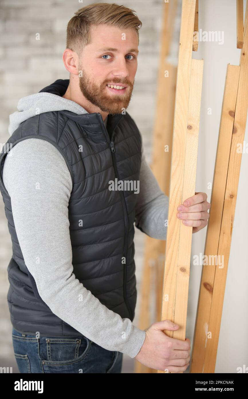 Men moving plank wood hi-res stock photography and images - Alamy