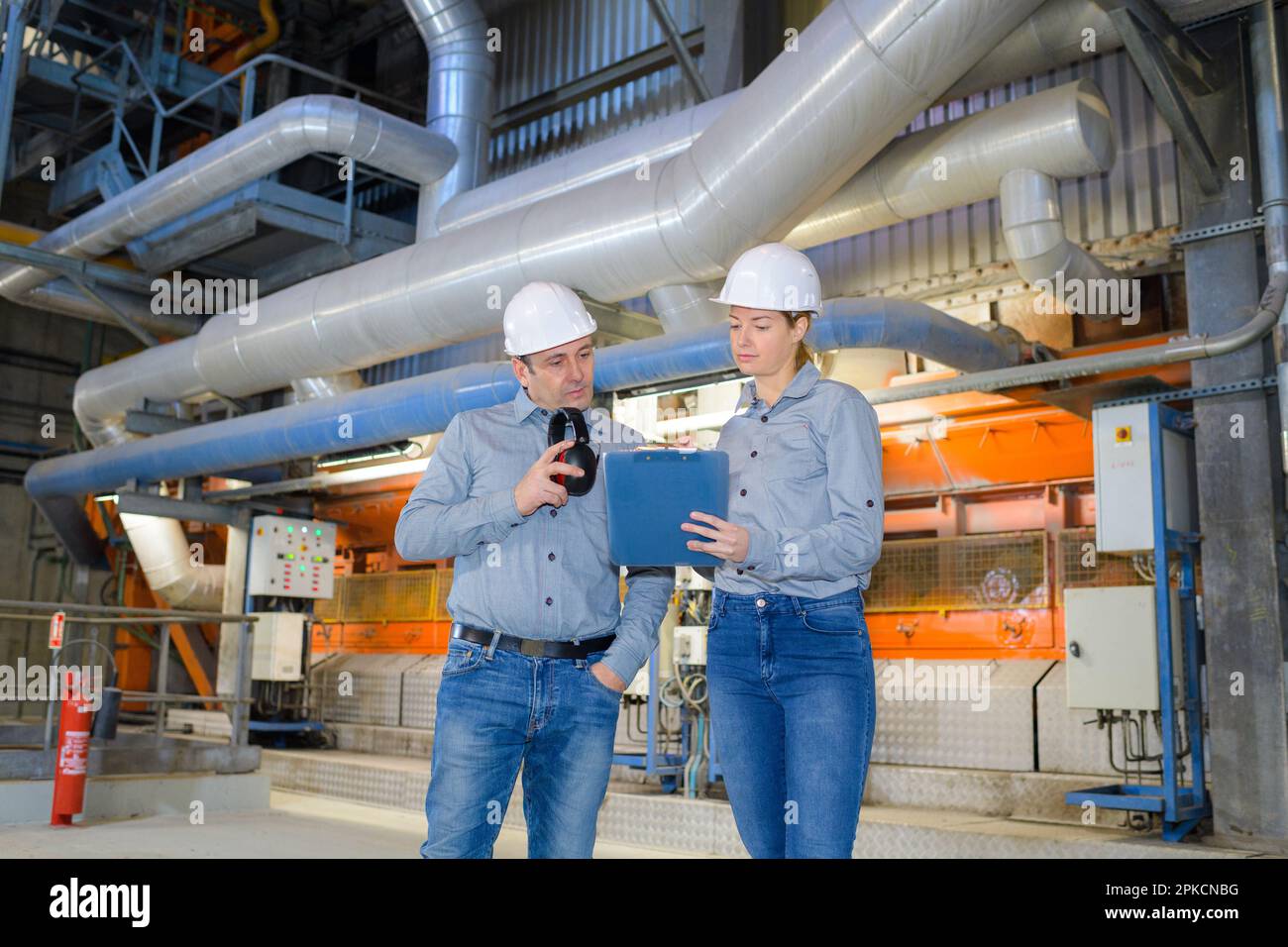 Supervising workers hi-res stock photography and images - Alamy