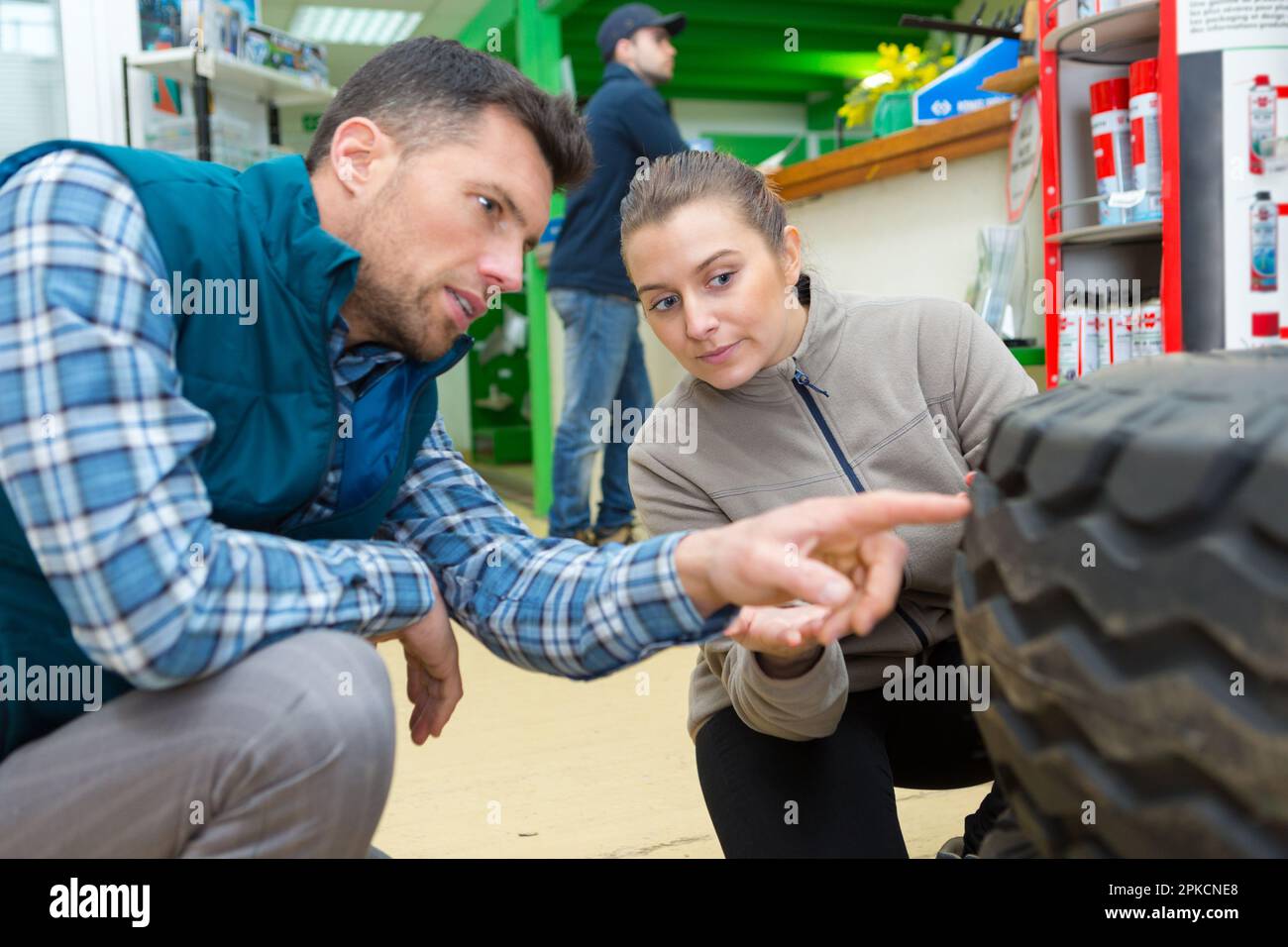 Mechanics workers tire car hi-res stock photography and images - Alamy