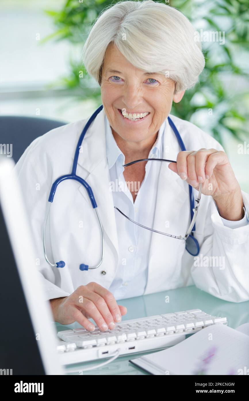 happy female doctor looking at the camera Stock Photo - Alamy