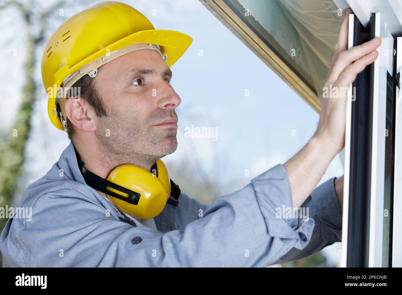 male builder fitting a sliding door Stock Photo - Alamy