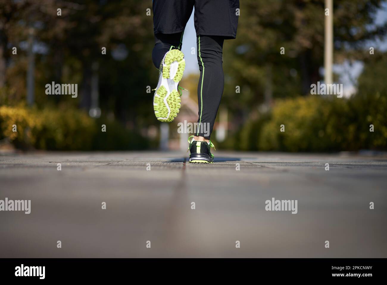 Man's feet while running Stock Photo - Alamy