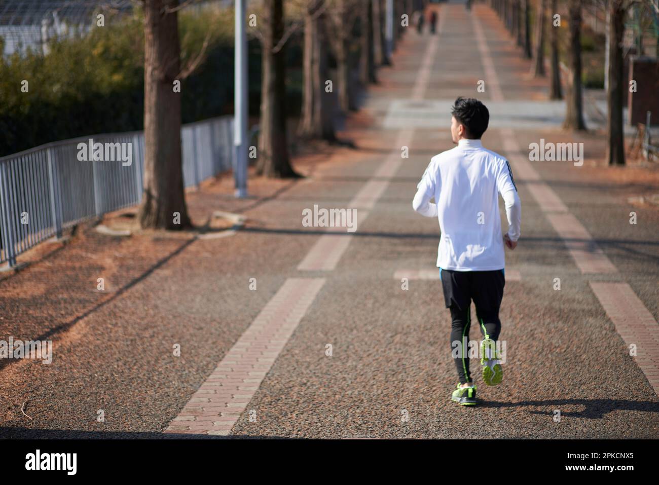 Back view of man running Stock Photo - Alamy