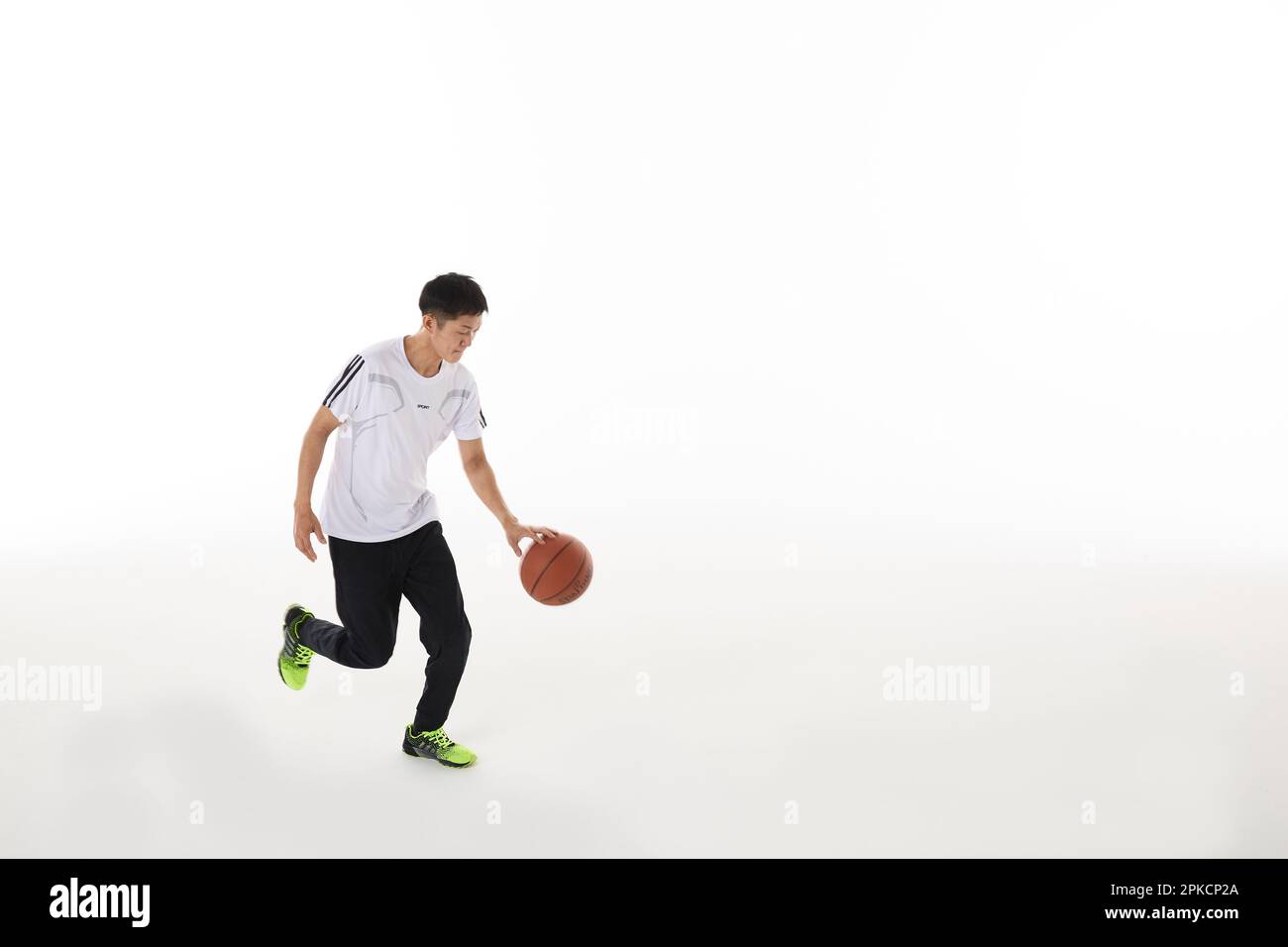 Basketball dribbling hi-res stock photography and images - Alamy