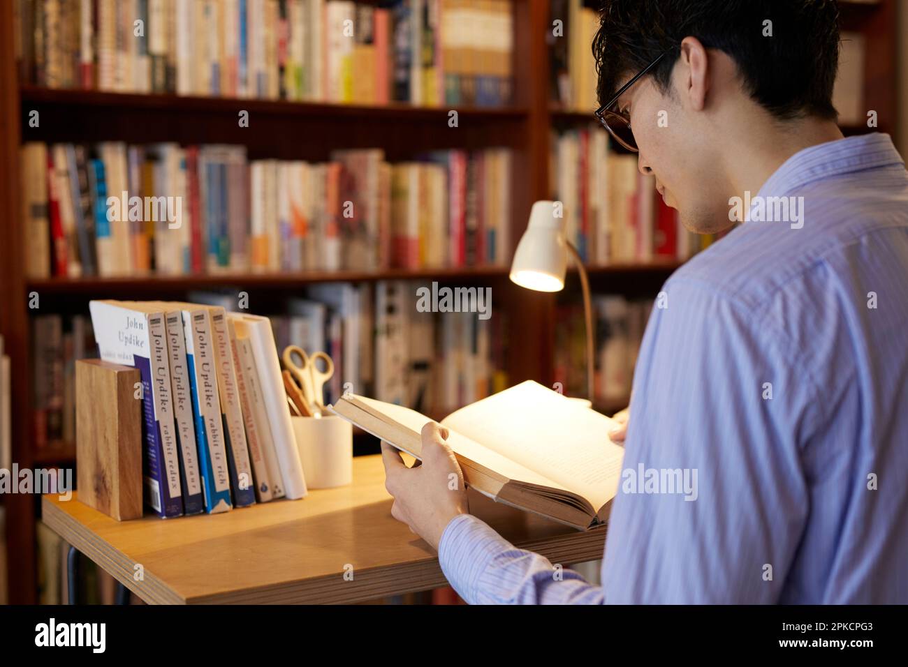 Bookshop counter hi-res stock photography and images - Alamy
