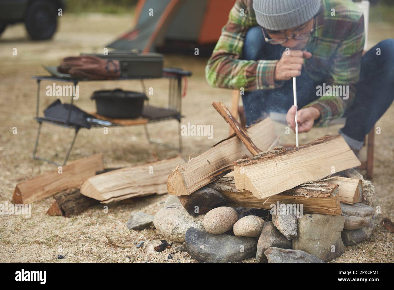 Man building a fire Stock Photo - Alamy