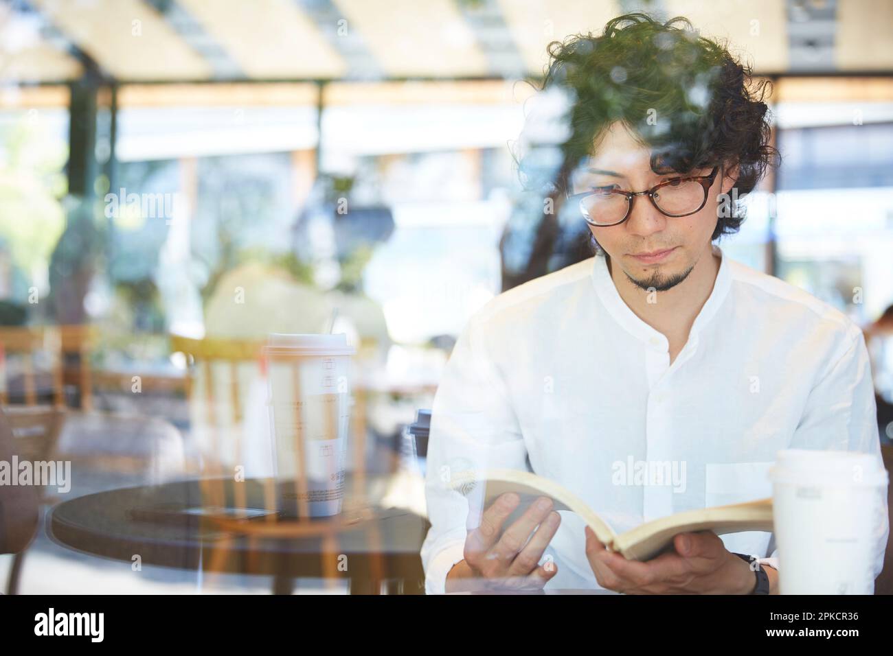Cafe japan man hi-res stock photography and images - Alamy