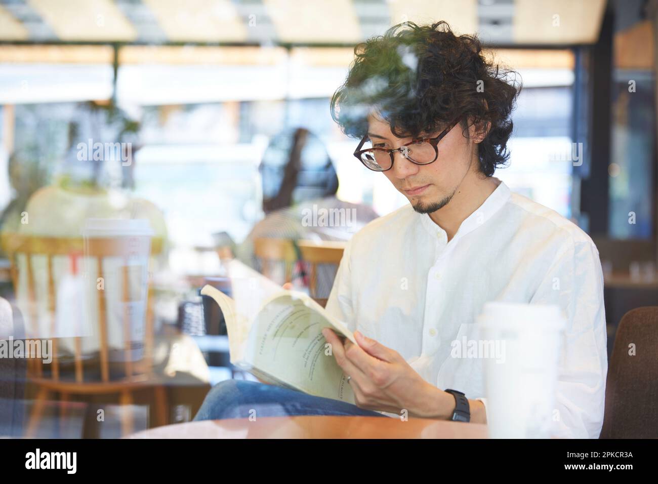 Cafe japan man hi-res stock photography and images - Alamy
