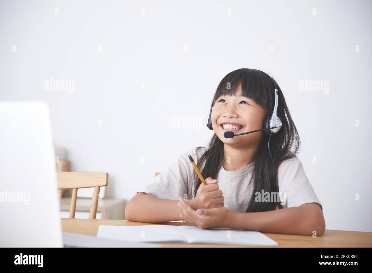 Girl learning online Stock Photo - Alamy