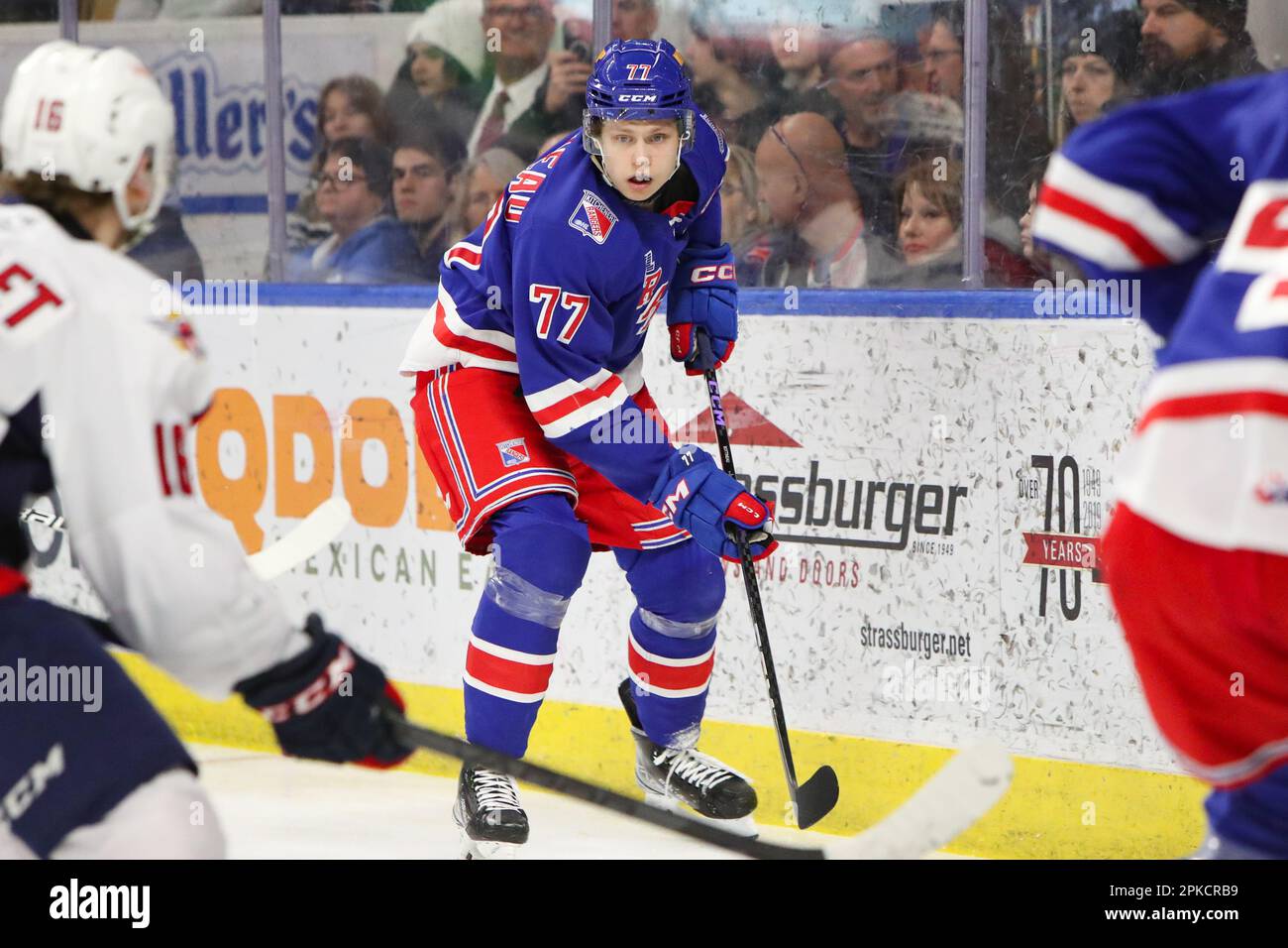 Giant center ice hockey hi-res stock photography and images - Alamy
