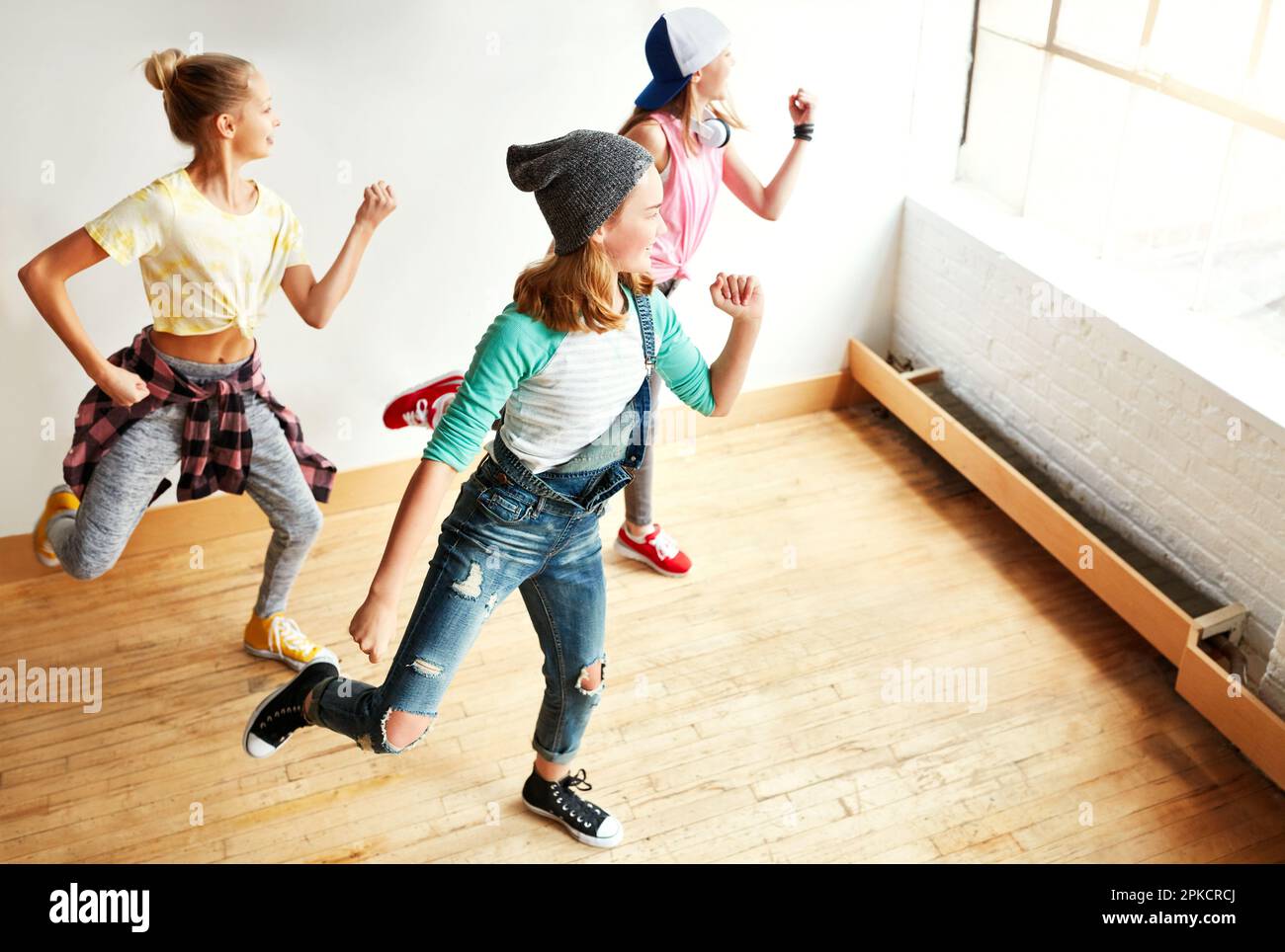 Dance routine group girls hi-res stock photography and images - Alamy