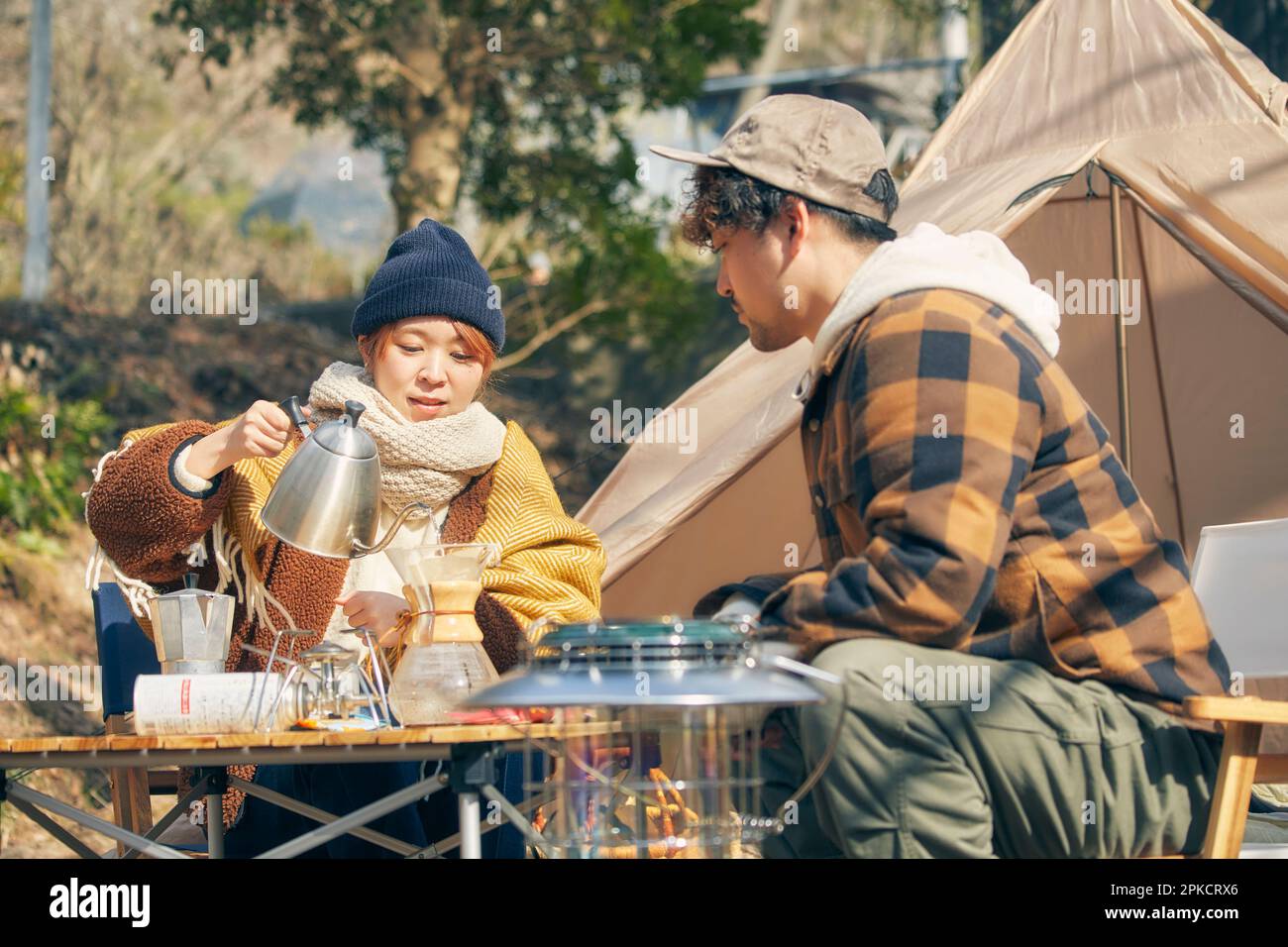 Men and women camping in a winter campground Stock Photo - Alamy
