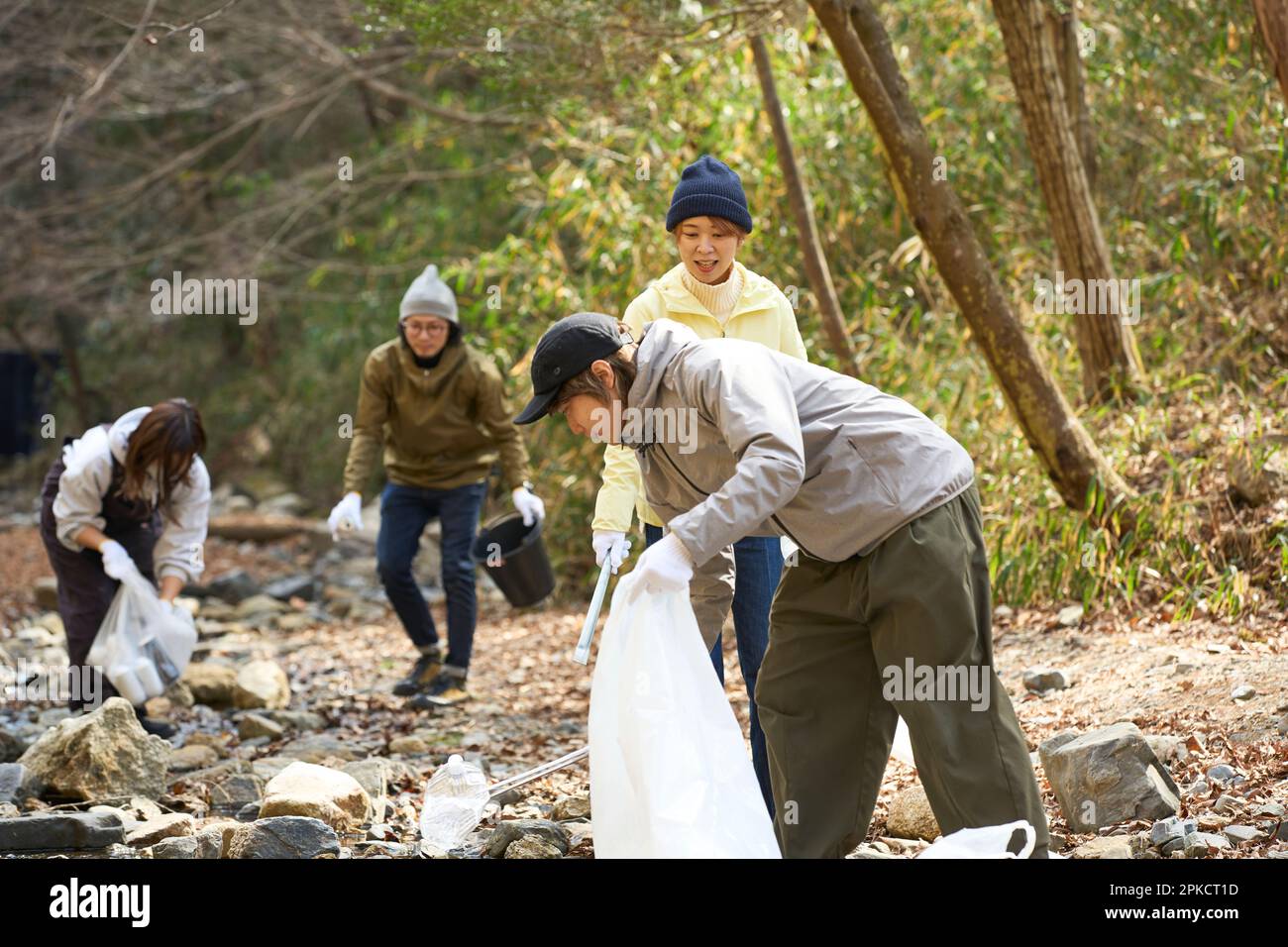 Volunteers picking up trash on the river Stock Photo - Alamy