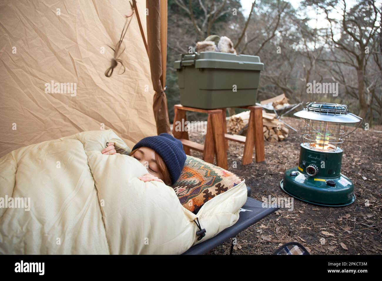 Woman sleeping in winter campsite Stock Photo - Alamy