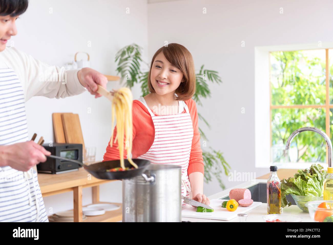 Cooking kitchen male female hi-res stock photography and images - Alamy