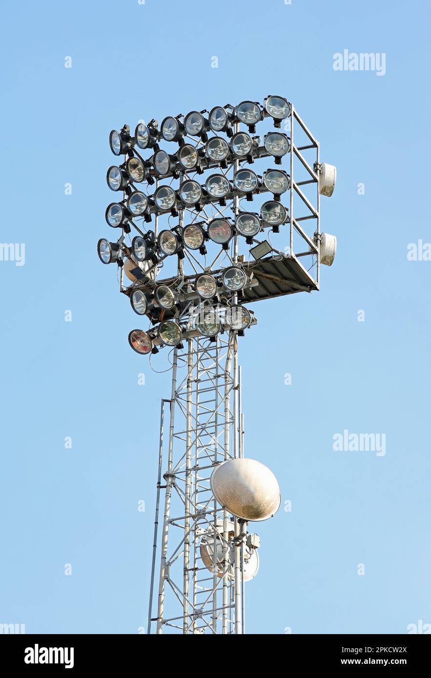 huge light tower with powerful spotlights for lighting the sports ...