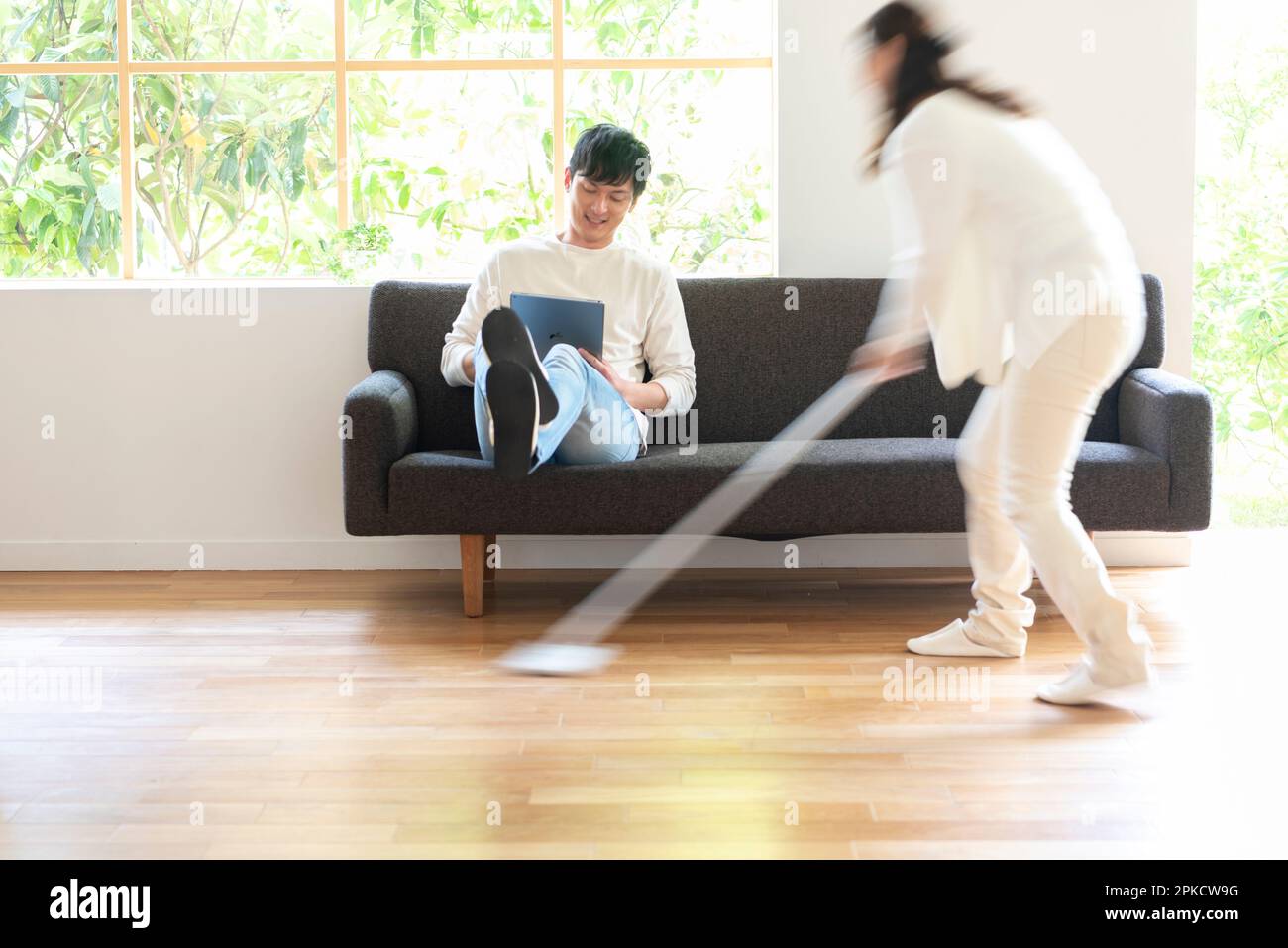 Man watching woman cleaning hi-res stock photography and images - Alamy