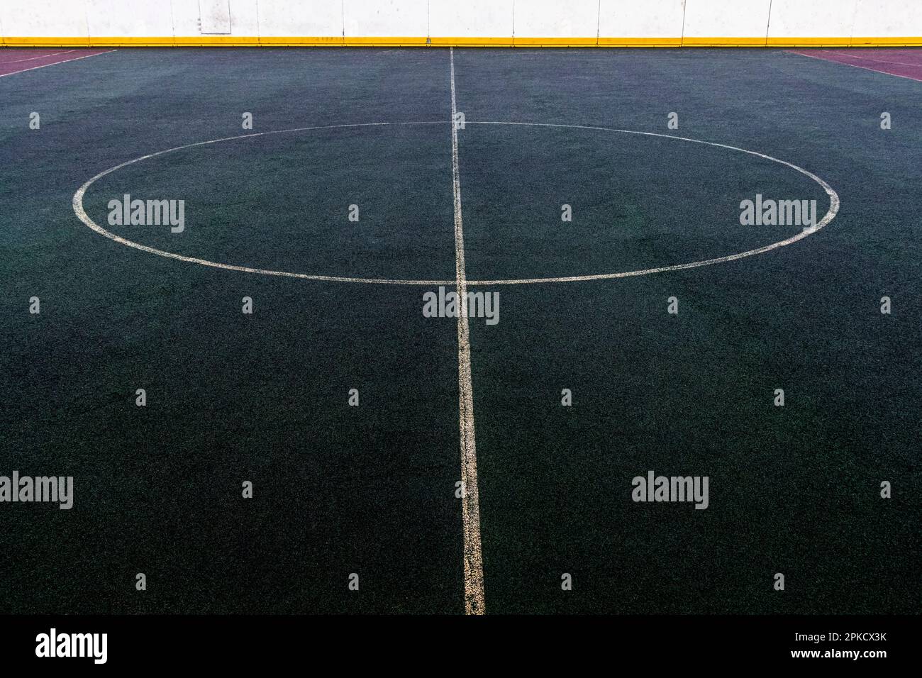 White dividing line of the sports field Stock Photo - Alamy