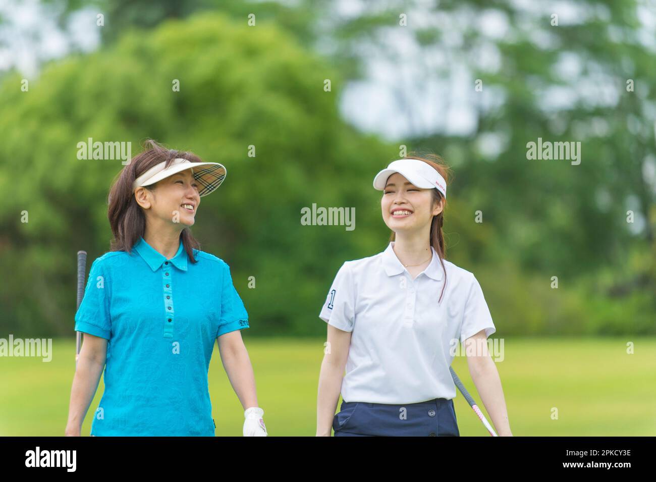 Parent and child playing golf hi-res stock photography and images - Alamy