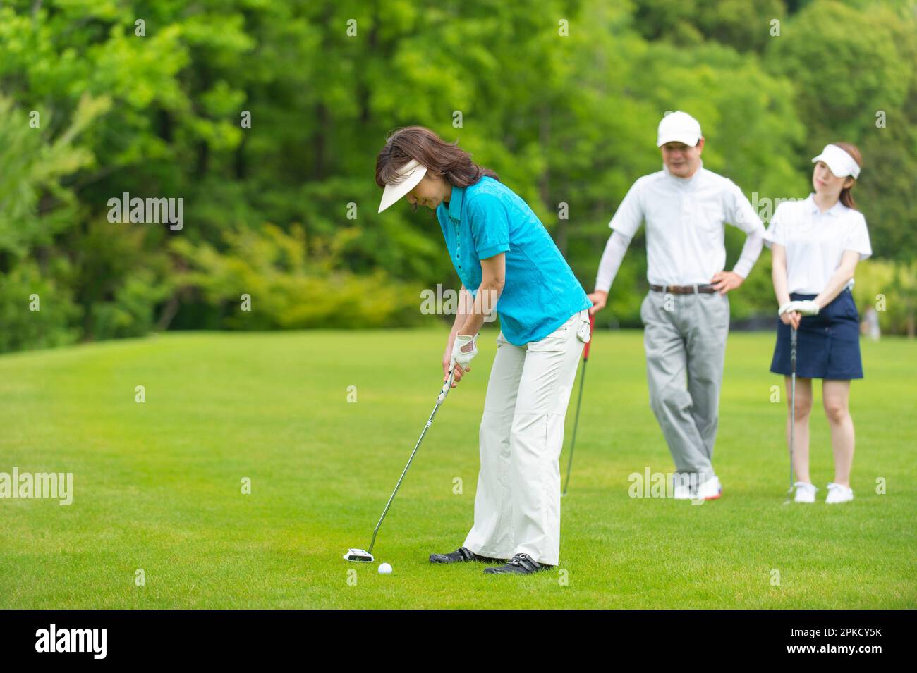Asian families outdoors hi-res stock photography and images - Alamy