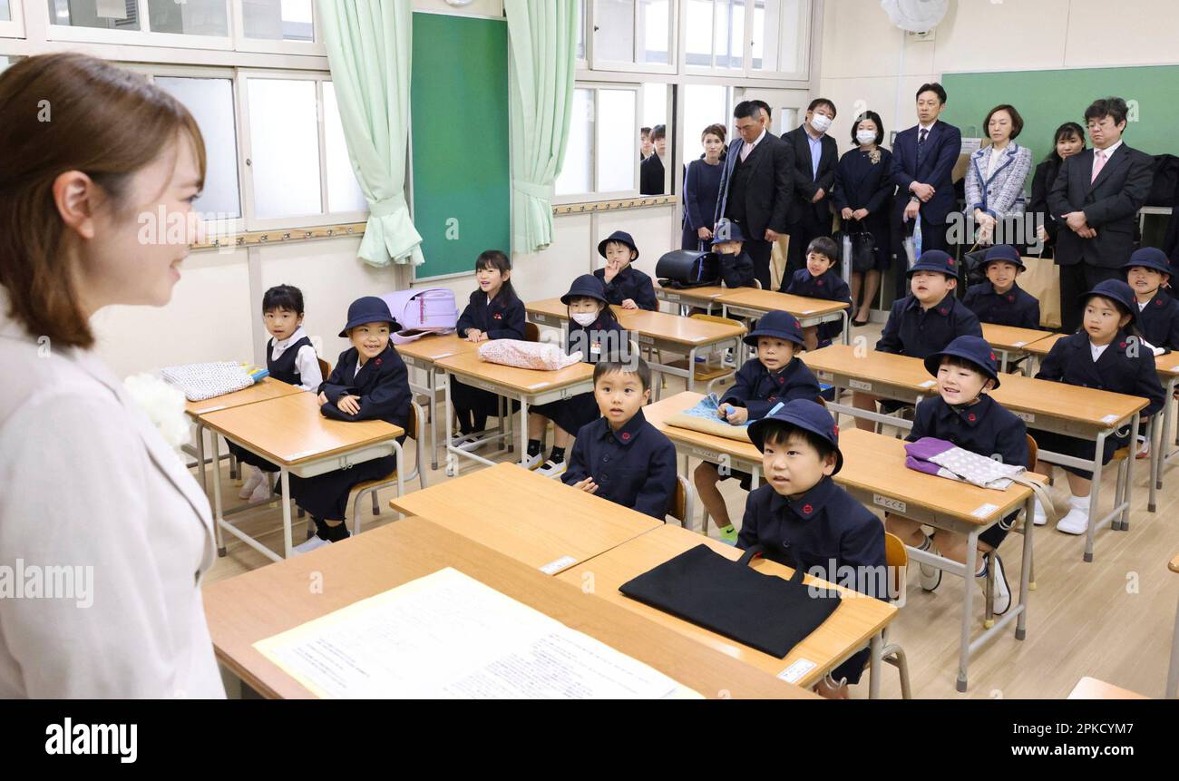 1st grade students and their parents lesson to theri teacher at Hiyoshi ...