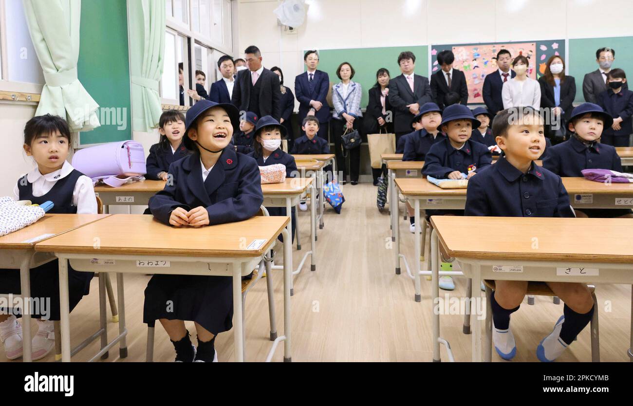1st grade students and their parents lesson to theri teacher at Hiyoshi ...