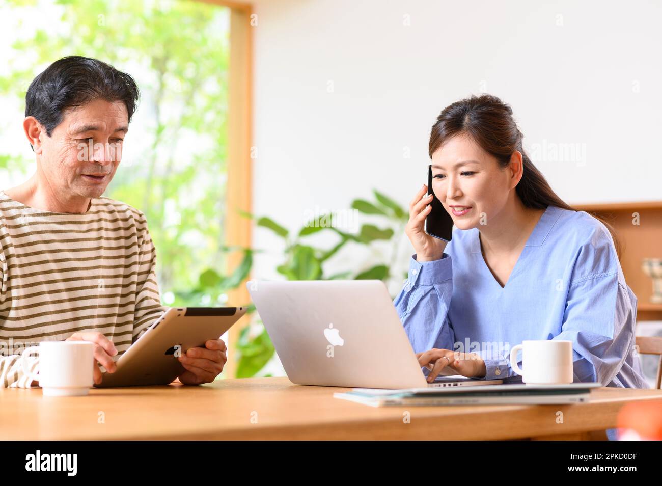 Mobile older asian hi-res stock photography and images - Alamy