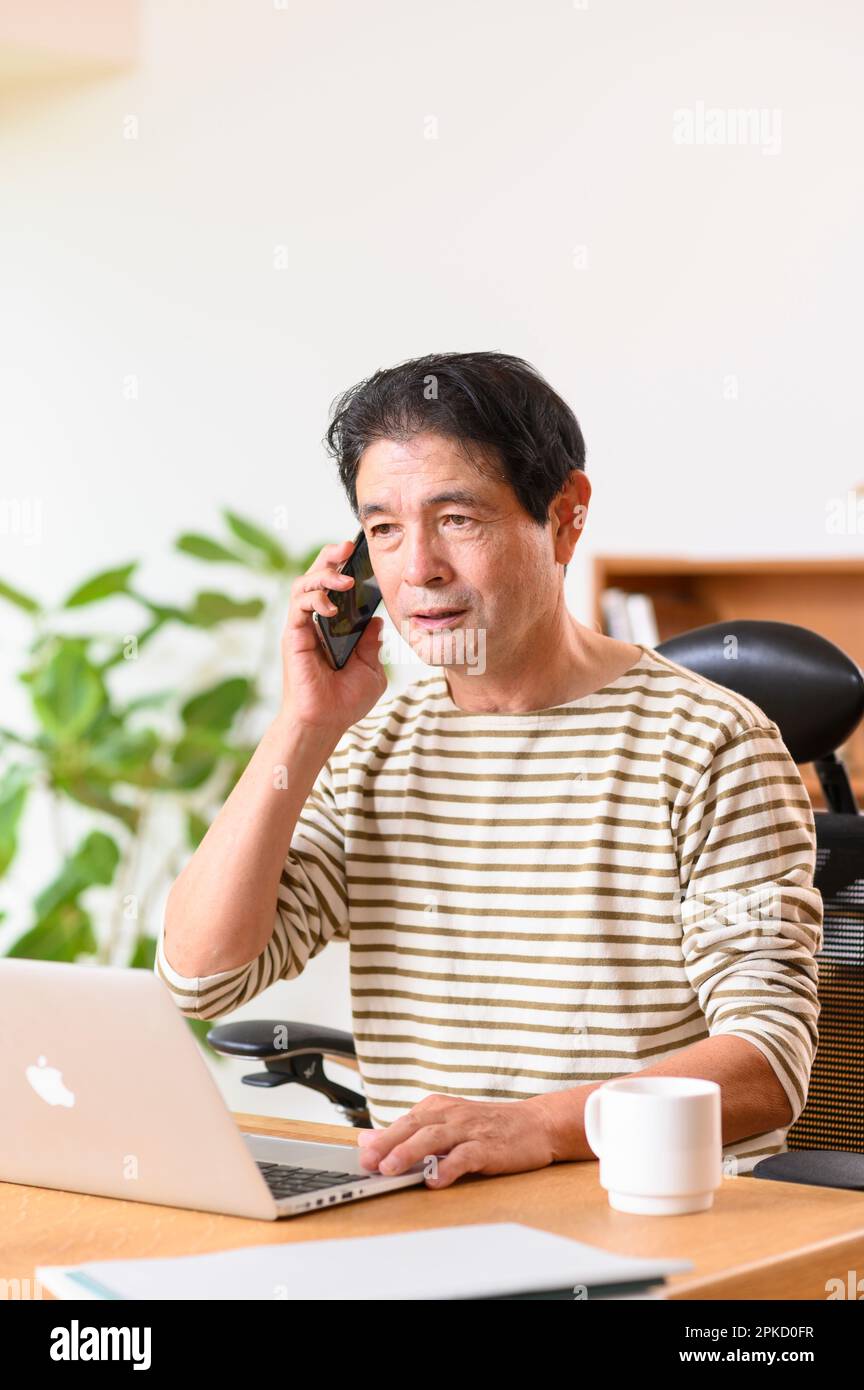 Middle-aged and older men who telework Stock Photo - Alamy