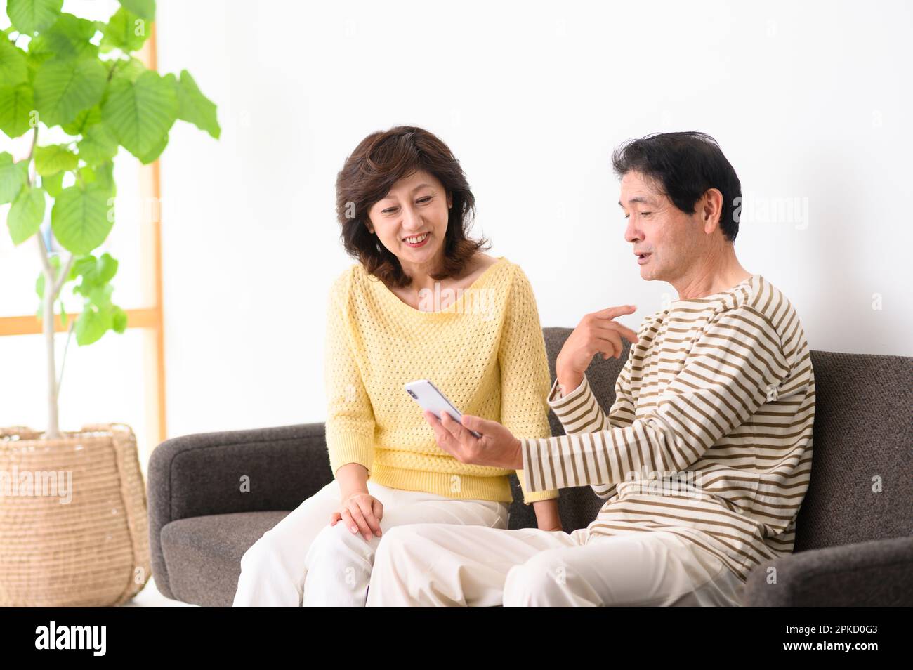 Older asian couple hi-res stock photography and images - Alamy