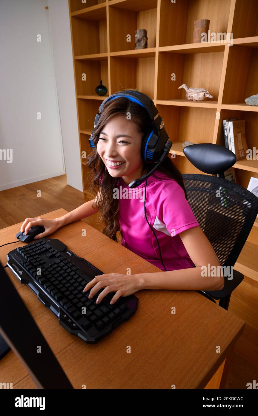 Women in eSports Stock Photo - Alamy