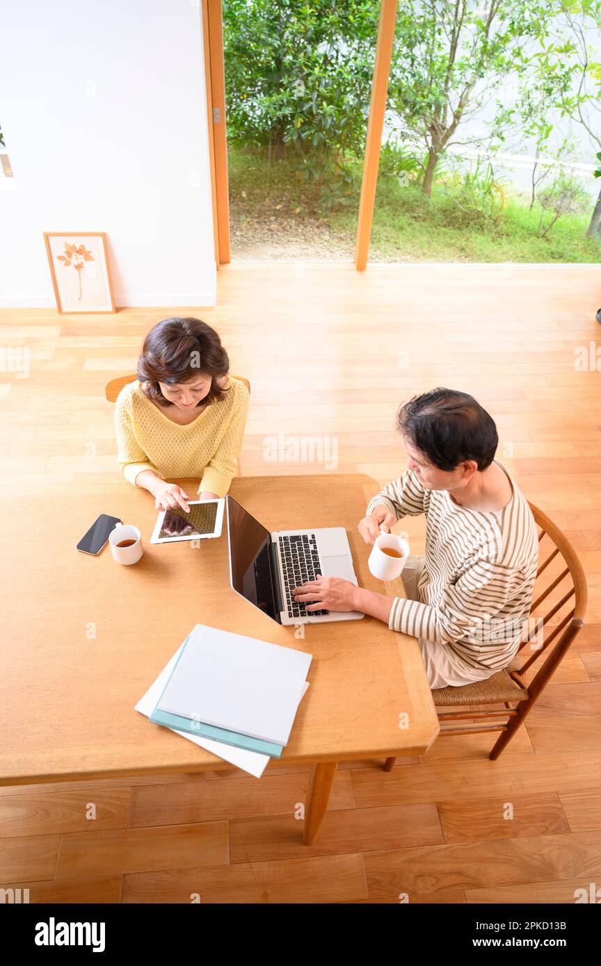 Teleworking middle-aged and older couples Stock Photo - Alamy