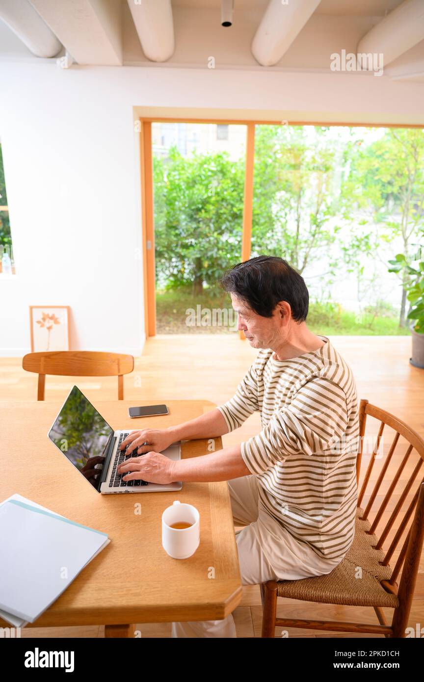 Middle-aged and older men who telework Stock Photo - Alamy