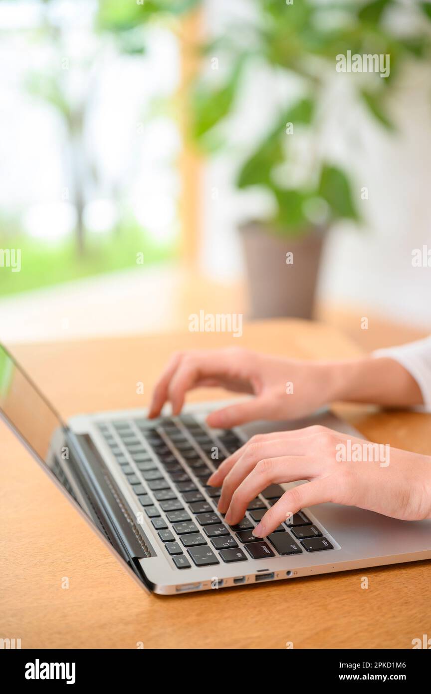 Hands operating hi-res stock photography and images - Alamy