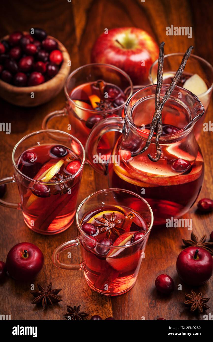 Christmas punch cranberry apple hi-res stock photography and images - Alamy