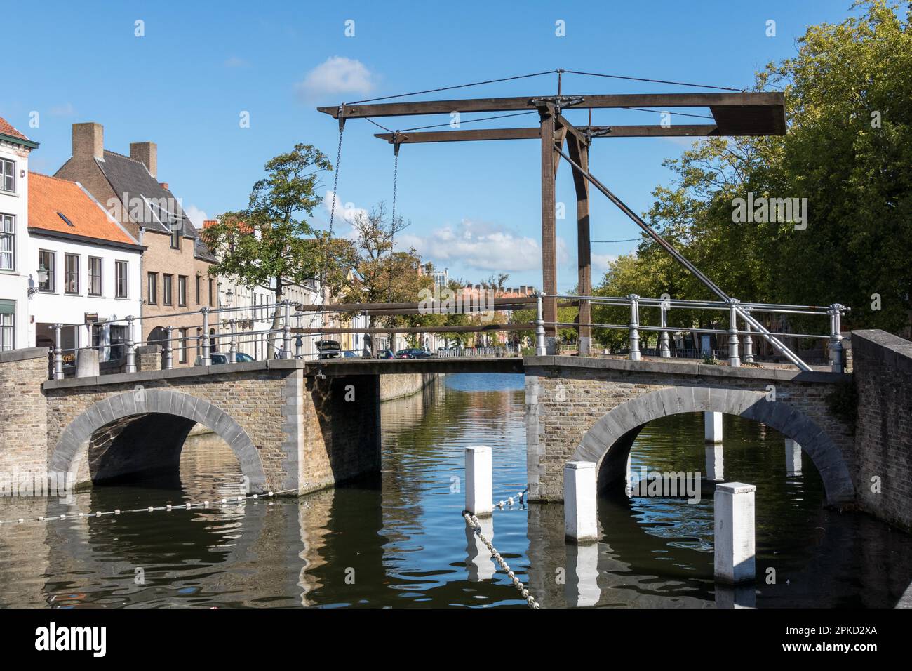 Bridge over canal in bruges hi-res stock photography and images - Alamy