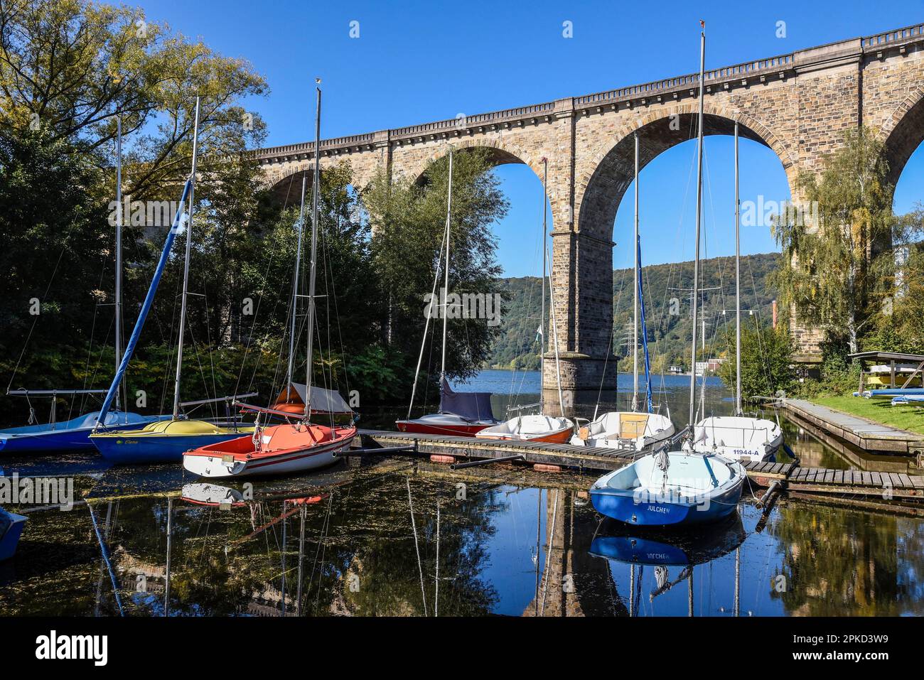 Viaduct, railway bridge, Ruhr, river, sailing boats, harbour, Herdecke ...