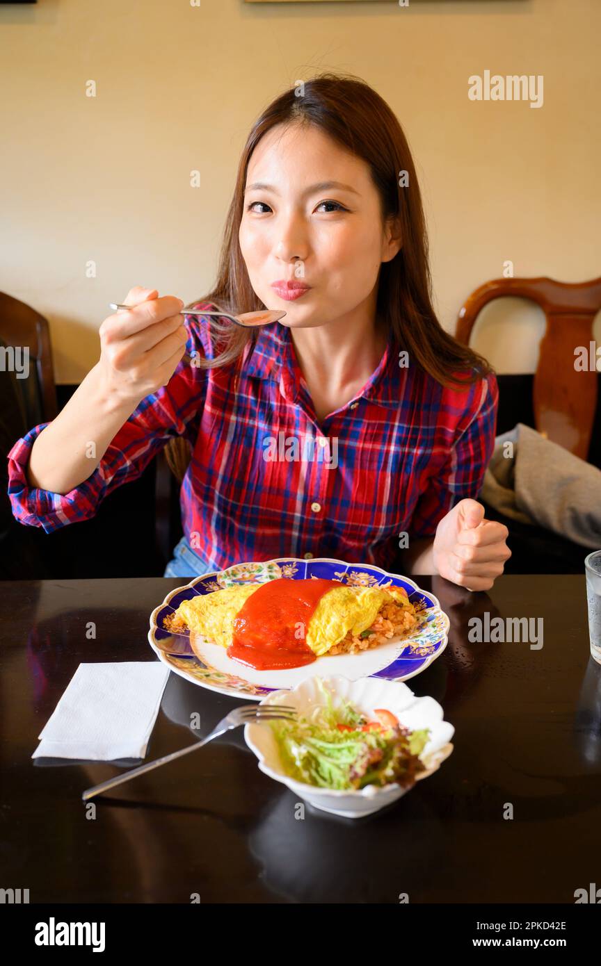 Asian women eat outdoor hi-res stock photography and images - Alamy