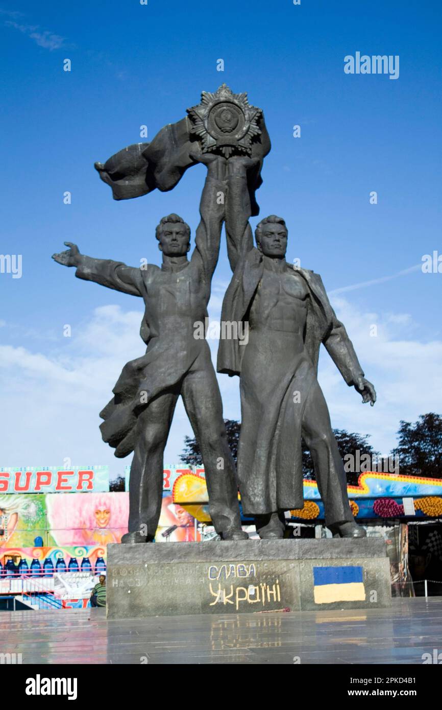 Monument to Friendship between Peoples, Monument to the Russian and ...