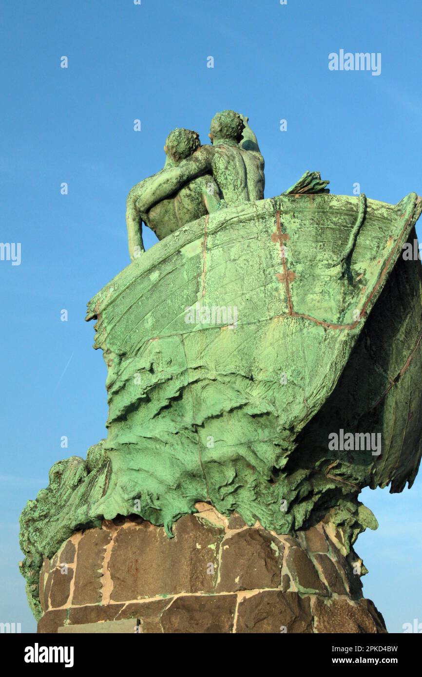 Monument aux heros et victimes de la mer, Statue, Jardin de Pharo ...