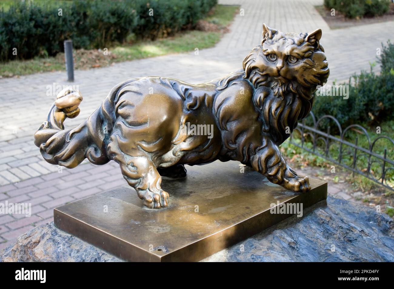 Statue of the cat Panteleimon, Kiev, Ukraine Stock Photo - Alamy