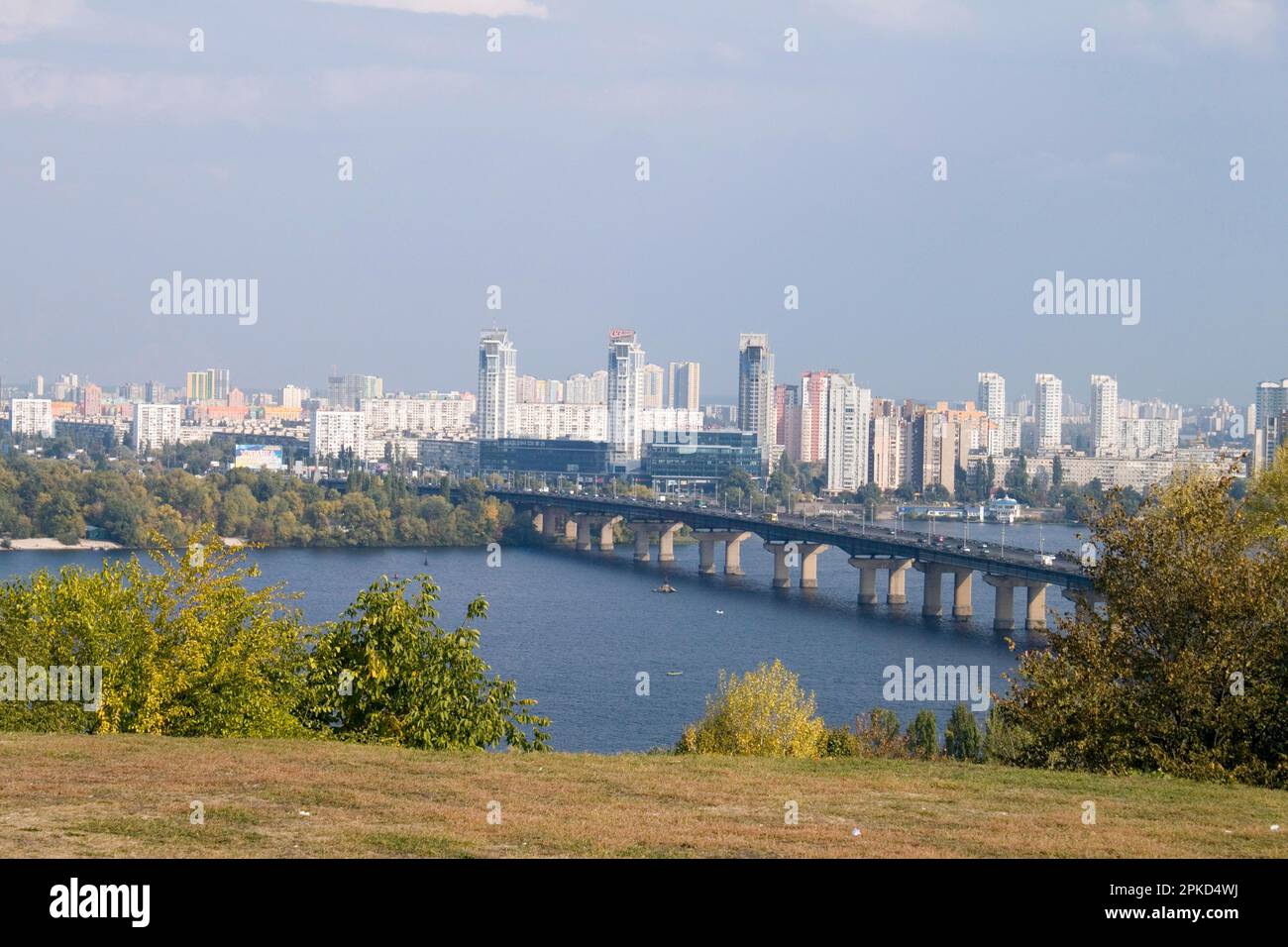 Kiev bridge hi-res stock photography and images - Alamy