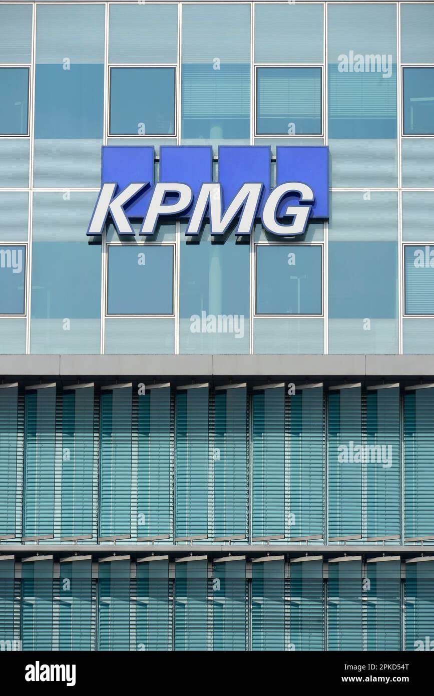 KPMG, Klingelhoeferstrasse, Tiergarten, Mitte, Berlin, Germany Stock Photo - Alamy