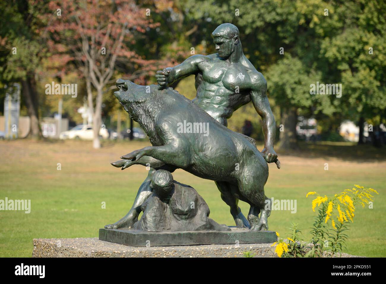 Statue, Hercules and the erymantic boar, Luetzowplatz, Tiergarten ...
