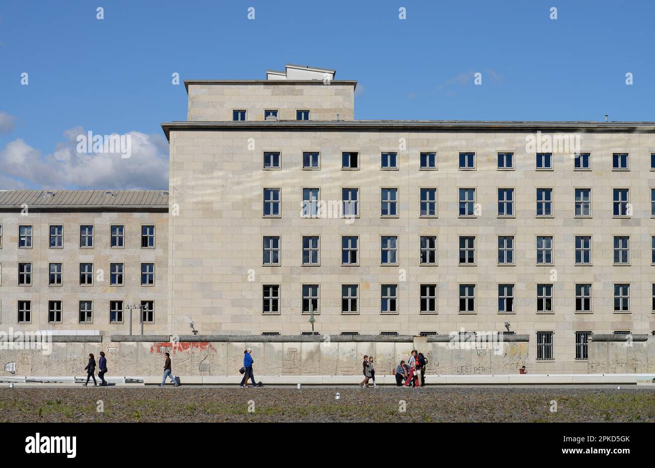 Berlin federal architecture hi-res stock photography and images - Alamy
