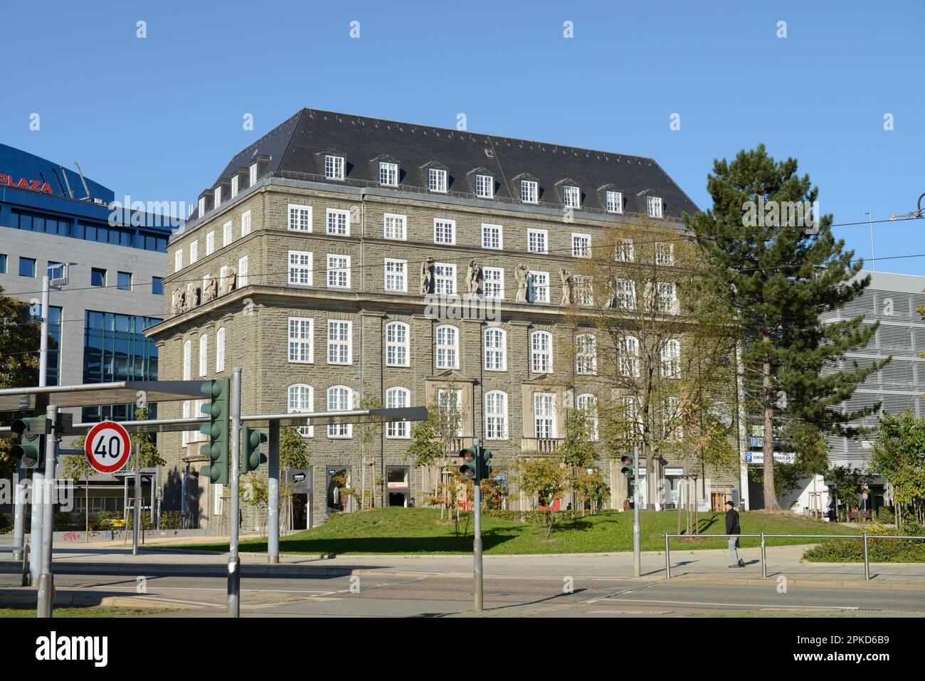 Former state office building hi-res stock photography and images - Alamy