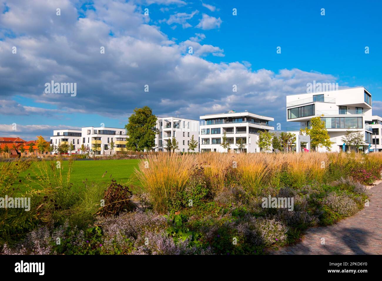 Modern housing estate construction hi-res stock photography and images ...