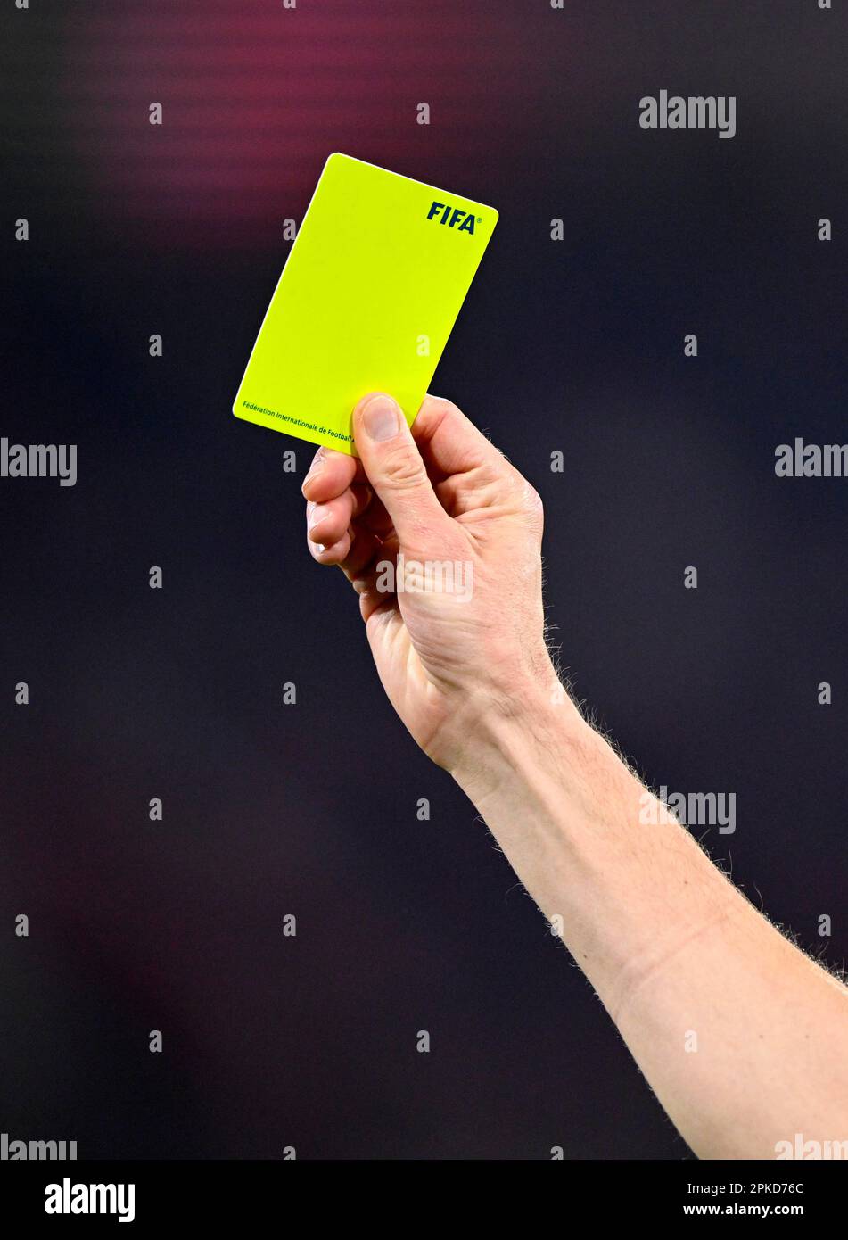 Close-up, close-up, referee, hand shows yellow card, warning ...