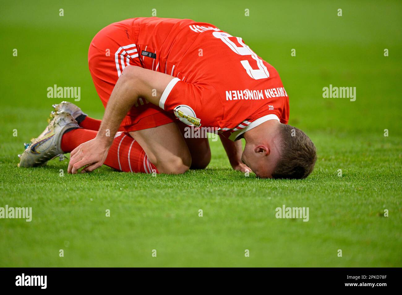 Joshua Kimmich FC Bayern Munich FCB (06) with injury, injured, on the ...