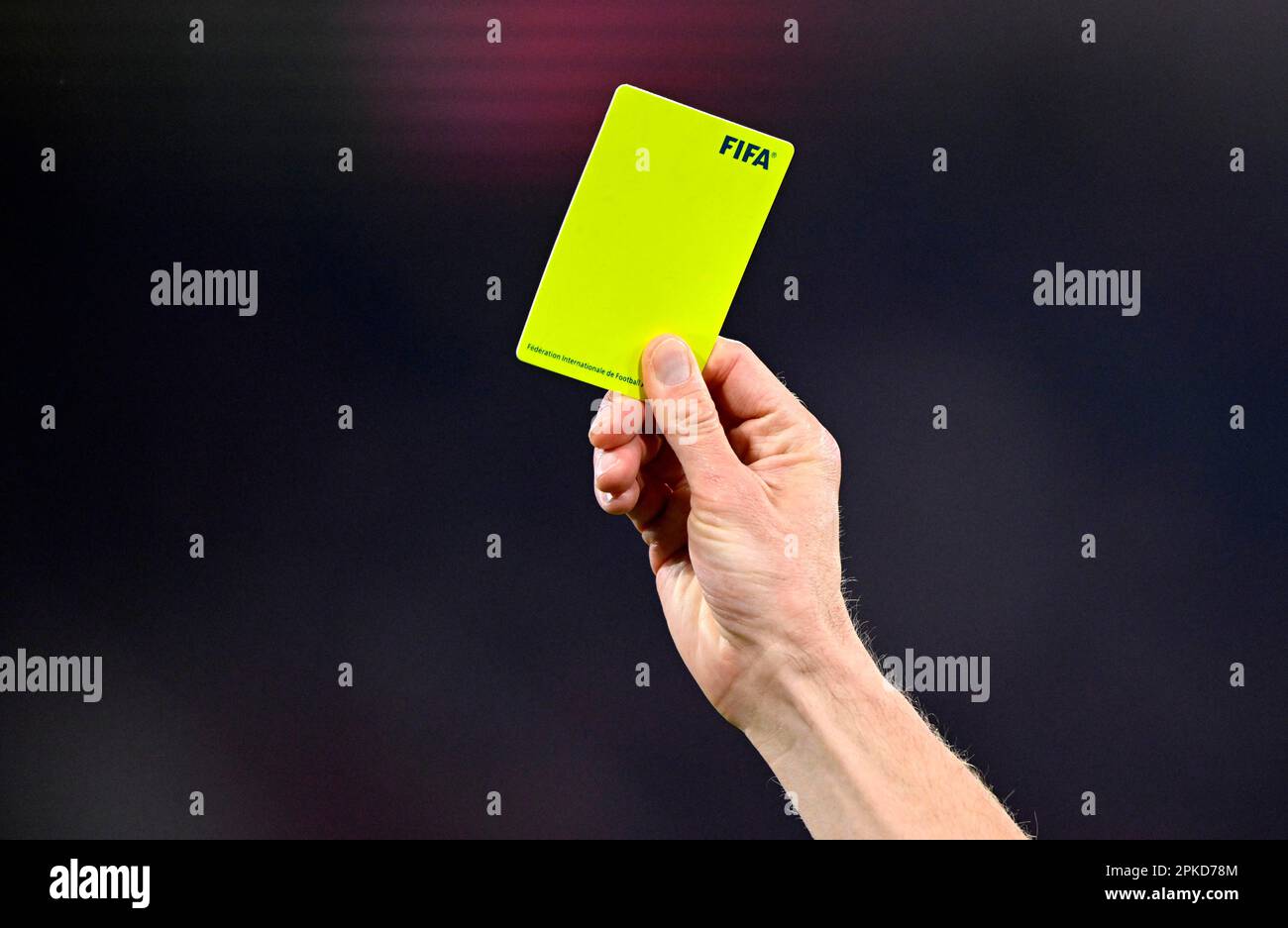 Close-up, close-up, referee, hand shows yellow card, warning ...